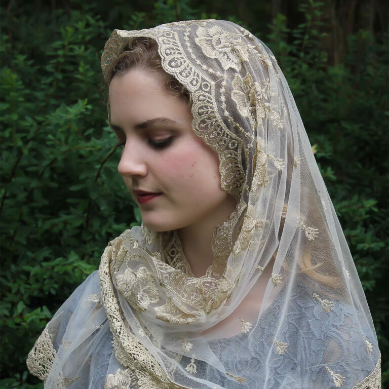 Holy Chic: Your Guide to 5 Top Veil Shops - Refinelife