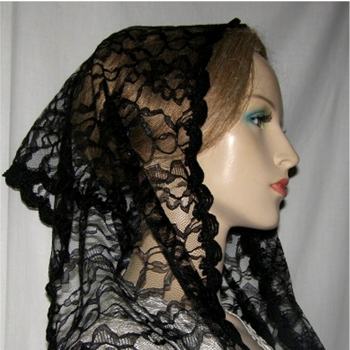 Holy Chic: Your Guide to 5 Top Veil Shops - Refinelife