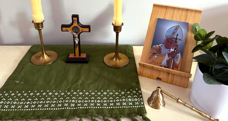 How to make a home altar - Refinelife