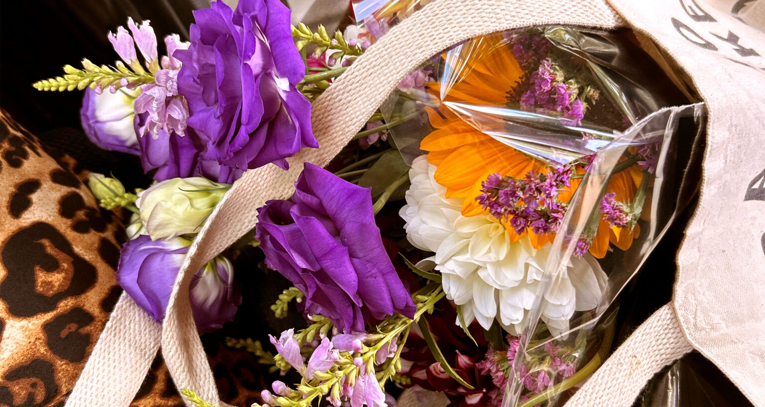 Bouquet on a budget with grocery store flowers - Refinelife