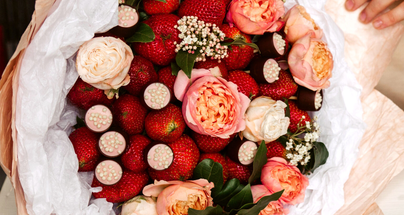 Bouquet on a budget with grocery store flowers - Refinelife