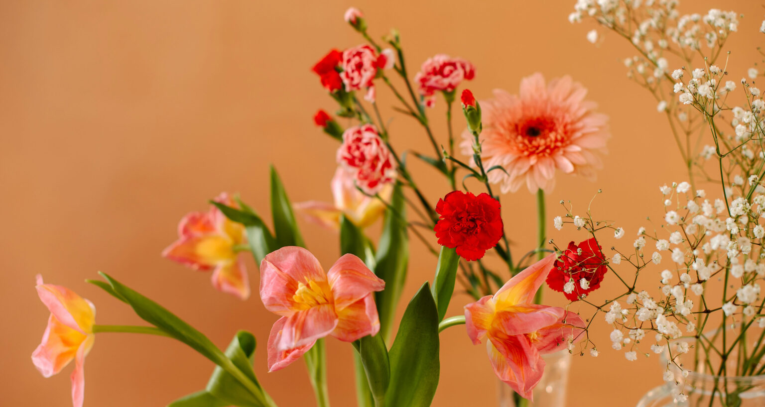 Bouquet on a budget with grocery store flowers - Refinelife