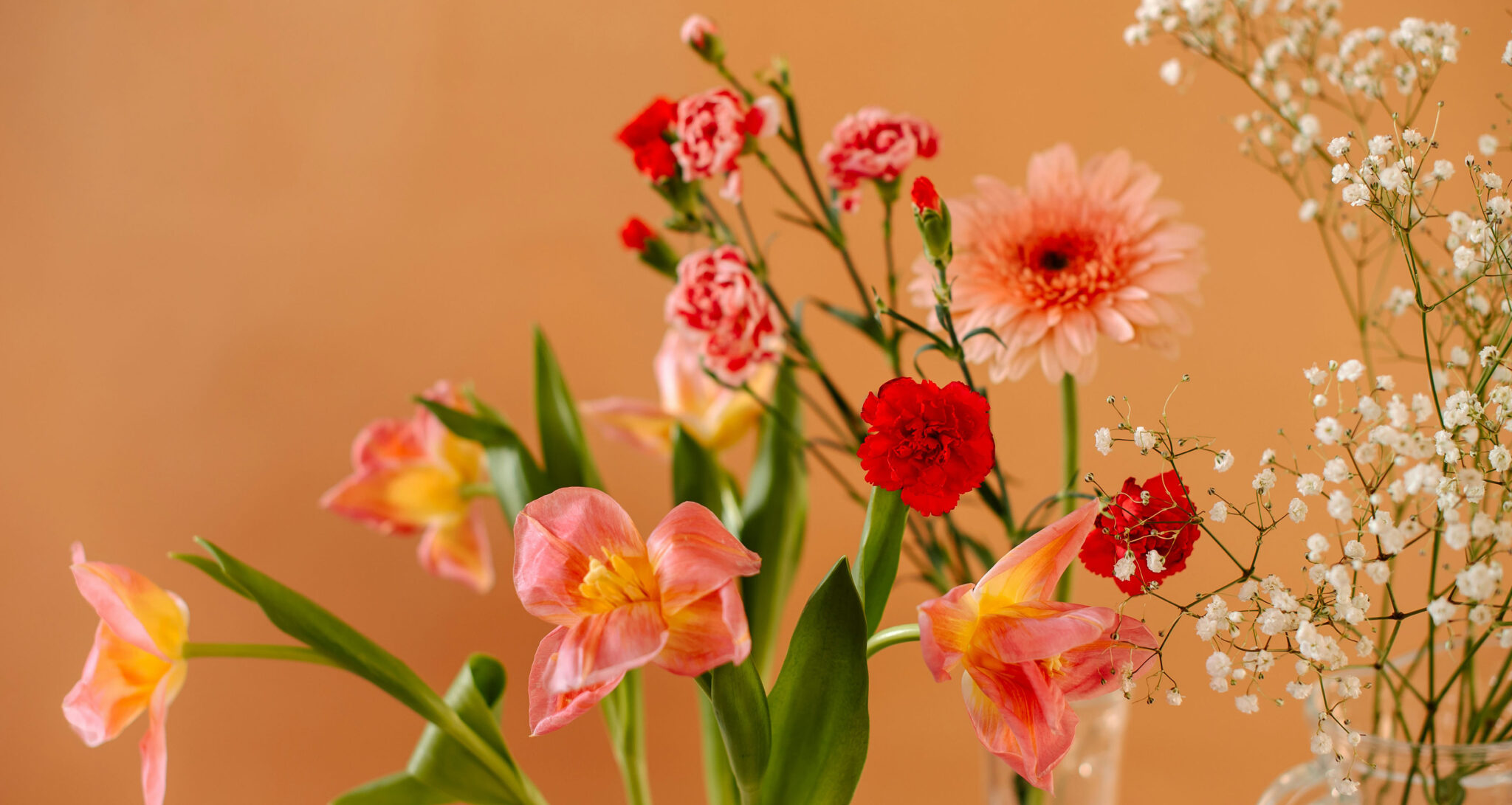 Bouquet on a budget with grocery store flowers - Refinelife