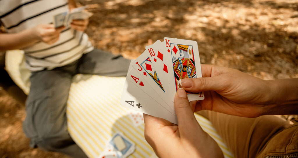 7 road trip card games - Refinelife